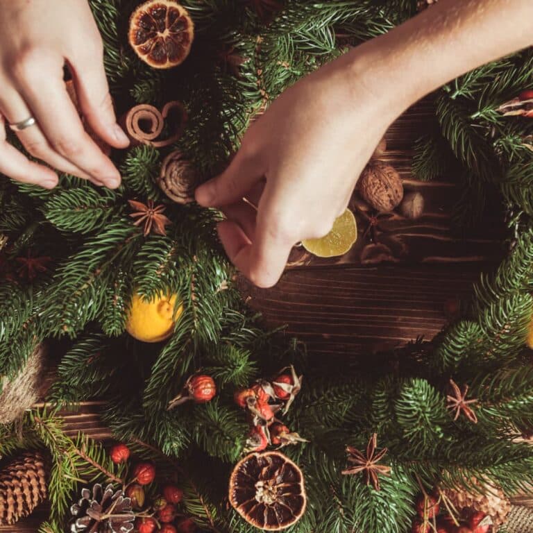 20 Easy Holiday Decorations to Make Using Natural Finds in Your Yard ...