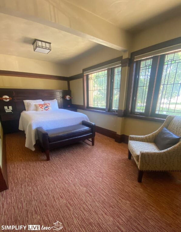 Did You Know You Can Stay Overnight at ONLY One Frank Lloyd Wright ...